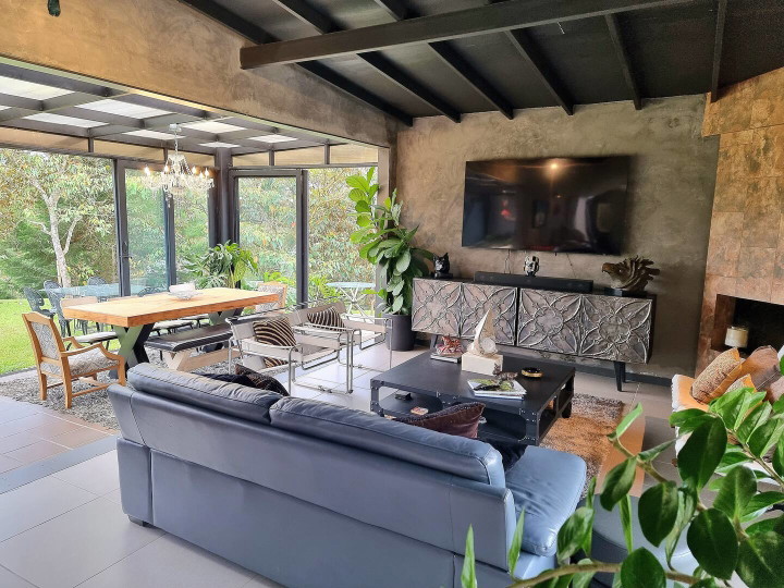Maison De Luxe Avec Lac Et Jacuzzi, Un Endroit Calme - La Ceja