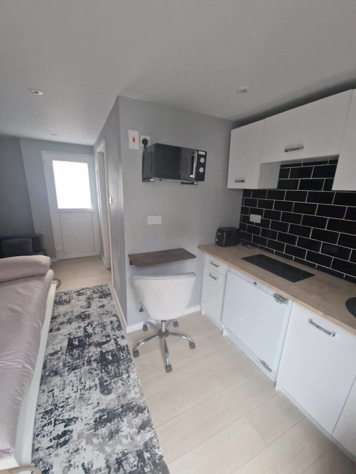 Newly Renovated Studio With Full Bathroom/kitchen - Northampton