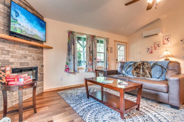 Newly Remodeled Cabin | Steps To River & Fishing - Cherokee, NC