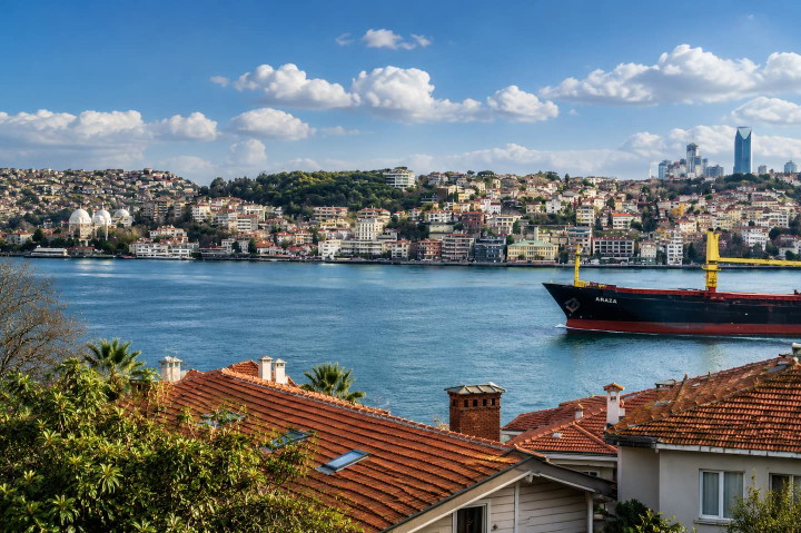 An Istanbul Tale, An Istanbul Dream, Bosphorus 2 - Riva