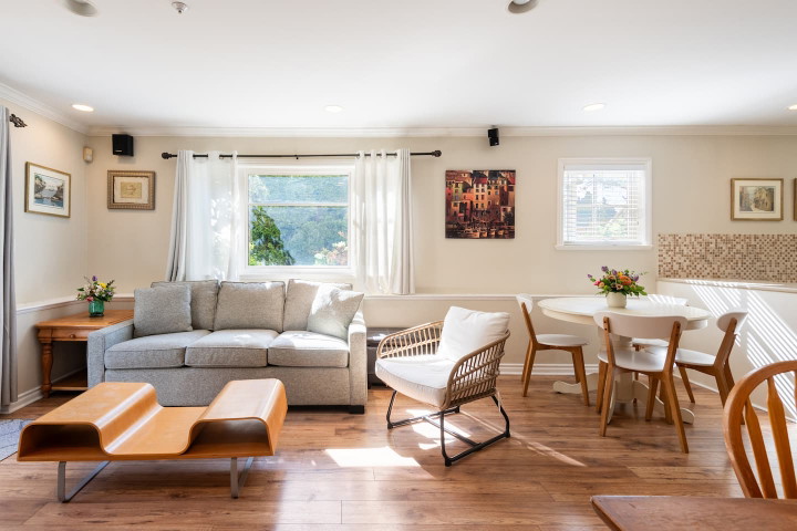 Spacious, Private Suite In The Core Of Kitsilano - Vancouver