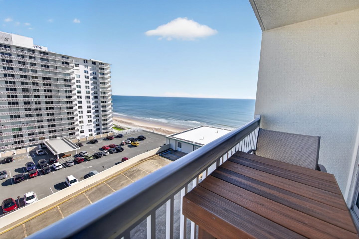 The Horizon | Spacious 1br | 10th Floor Views - Daytona Beach, FL
