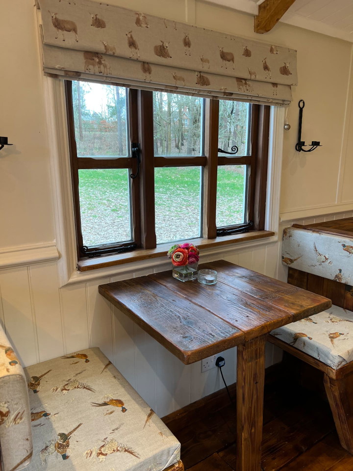 Cosy Shepherds Hut Under The Trees. South Downs - South Downs
