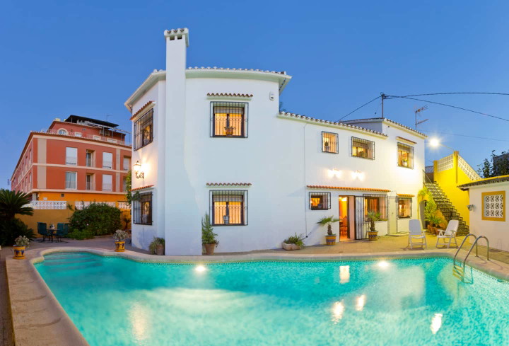 Chalet Con Algarrobo Y Piscina - Denia