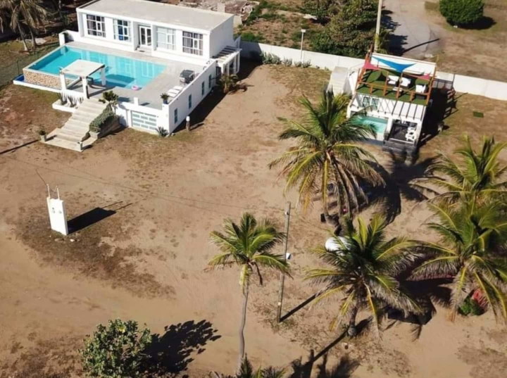 Stunning 2 Casas De Playa Para Estadia & Eventos - Guayama