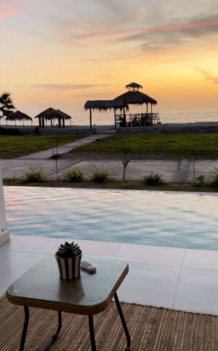 Beautiful Oceanfront House With A Private Pool - Peru