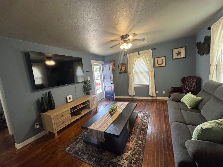 Comfy, Spunky & Family Friendly.
-Sleeps 6! - Ponca City, OK