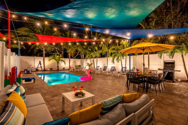 Coconut Dreams · Heated Pool · 4 Min To Beach - Anna Maria Island, FL