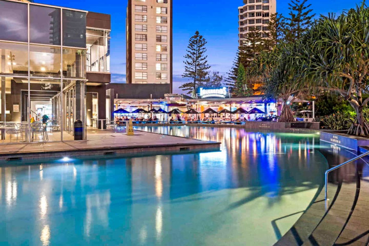 Surfers Paradise Spacious Family Retreat-8 Guests - Gold Coast