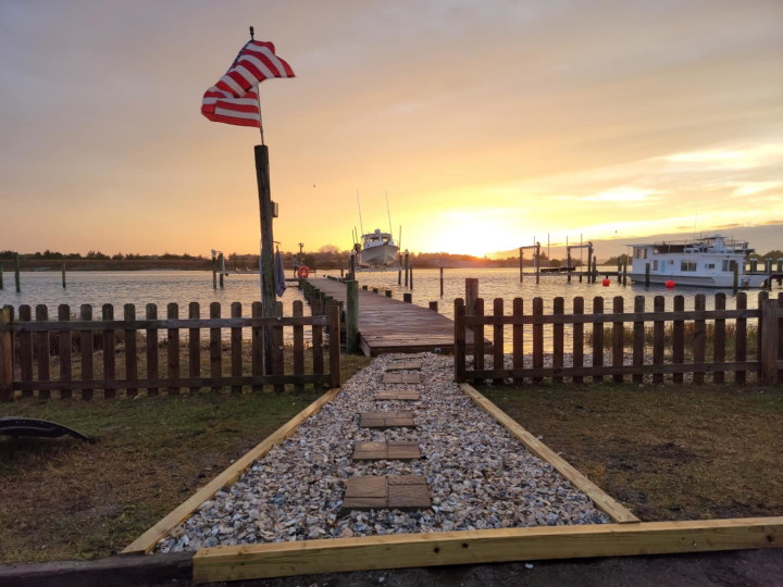 Waterfront With Private Dock, Hottub, & Swim Mat - Swansboro, NC