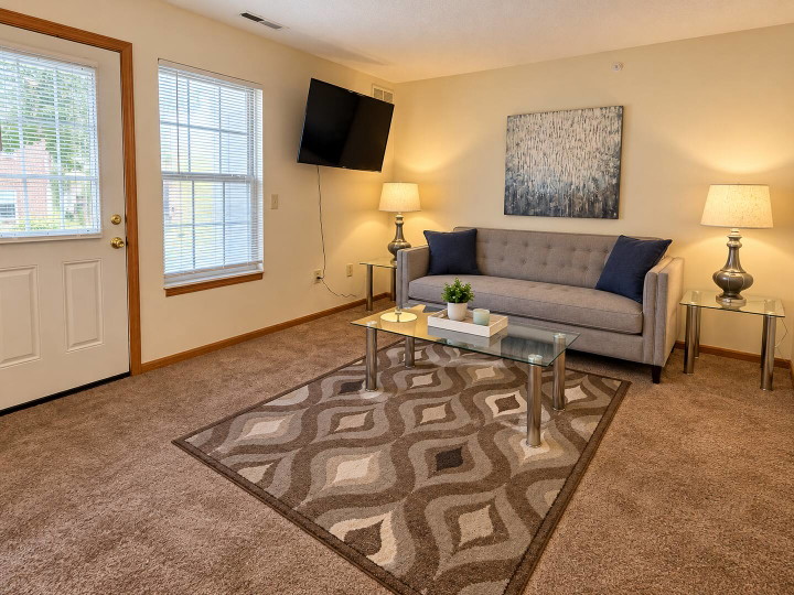 Near Market Square Shops! Walkable 2br W Gym - Bloomington