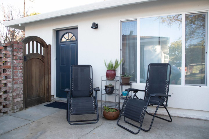 Woodlake Luxury Cottage With Full Kitchen - Sacramento, CA