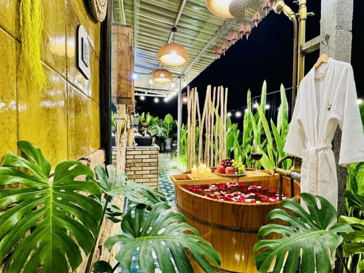 Entire 70m²-private- Outdoor Bathtub - City Center - Vietnam