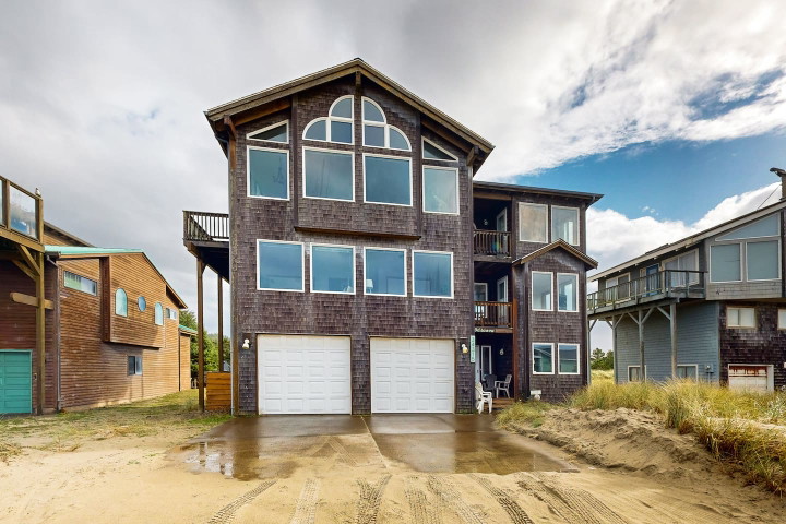 Waterfront Home W/ Ocean Views & Deck - Pacific City, OR