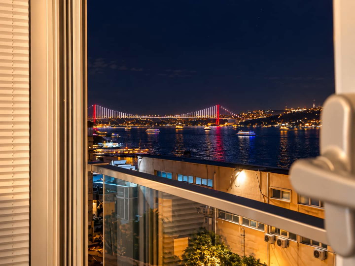 Bosphorus View | French Balcony | Luxury Suite - Turkey