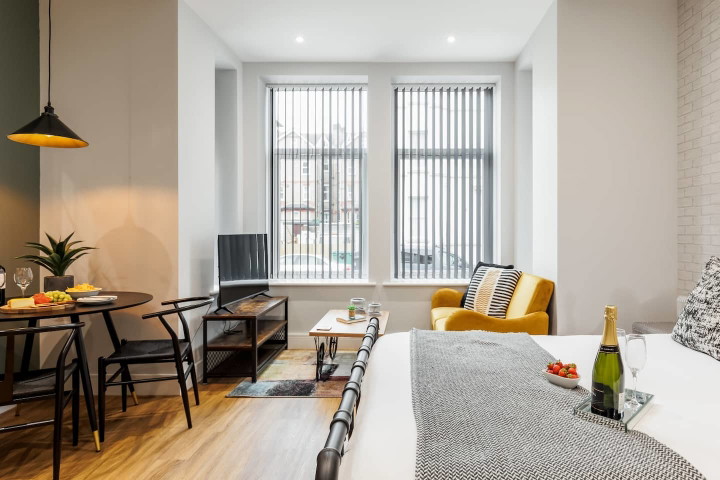 New! Superb Studio Apt W/ Free Parking & Wifi - Bournemouth