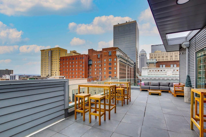 4th Street Suites - Jack N Jill King Bed Suites - Louisville, KY