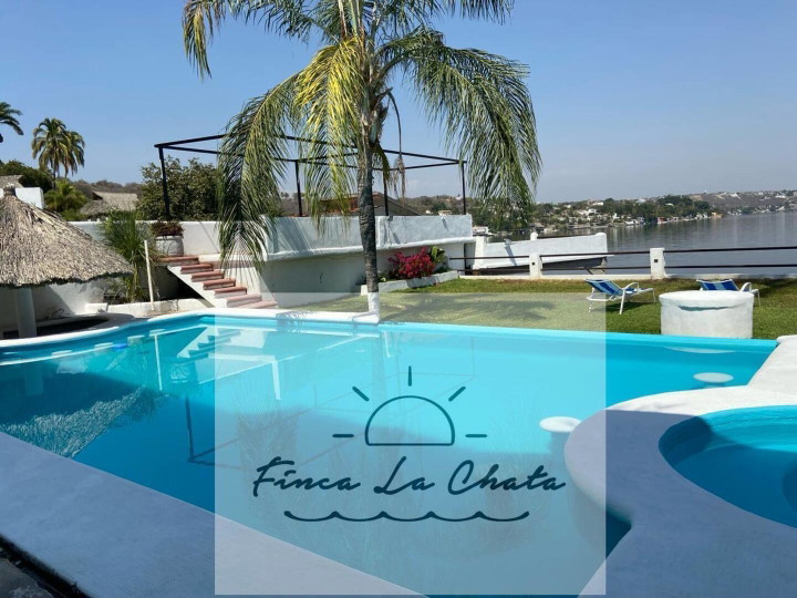 Finca Frente Al Lago Con Alberca Y Amplio Jardin - Tequesquitengo