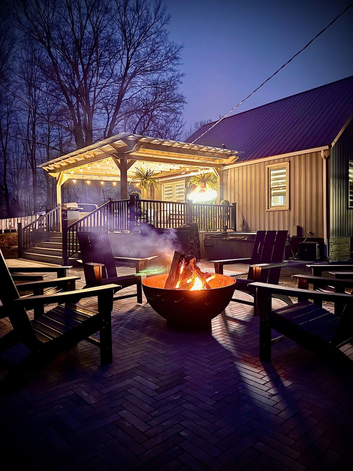 New Buffalo Getaway: Hot Tub + Fire Pit - New Buffalo, MI