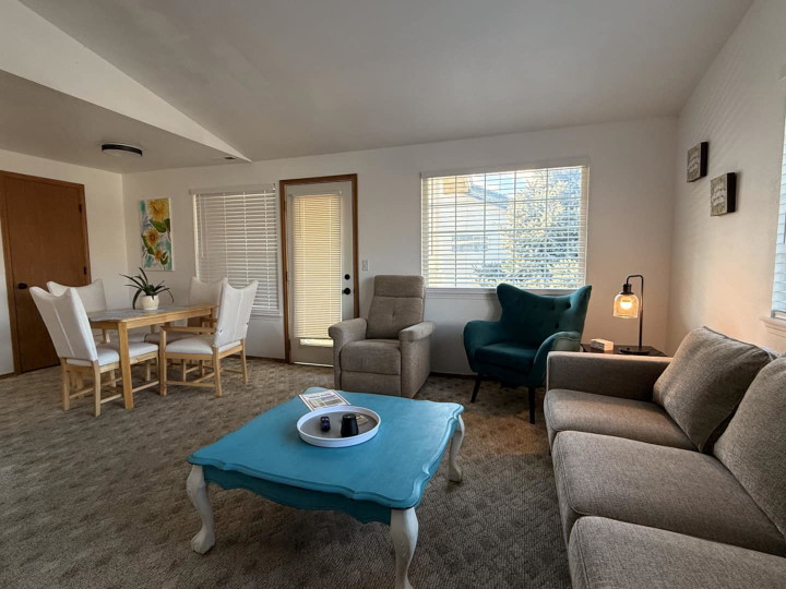 Friends! Purple Door  2br  Pets  Airport - Boise, ID