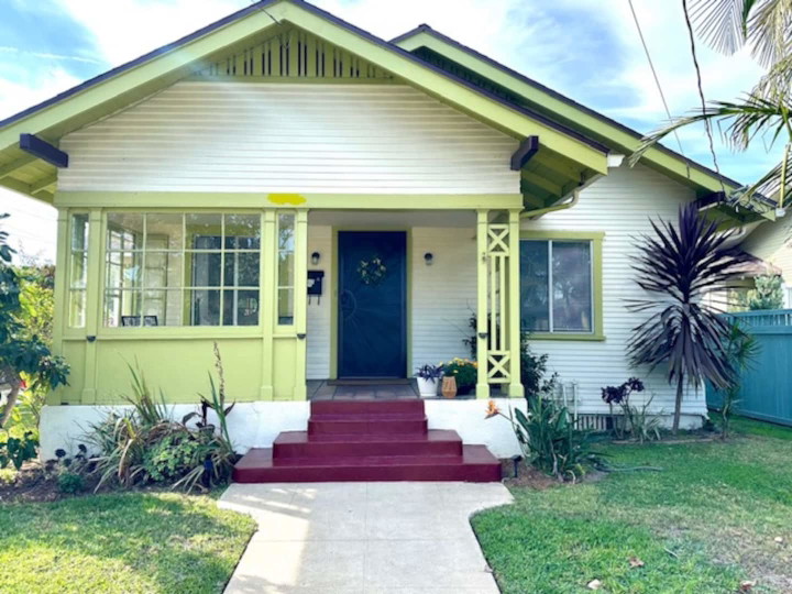Whole House Bungalow W/ 2 King Beds And Parking - Long Beach, CA