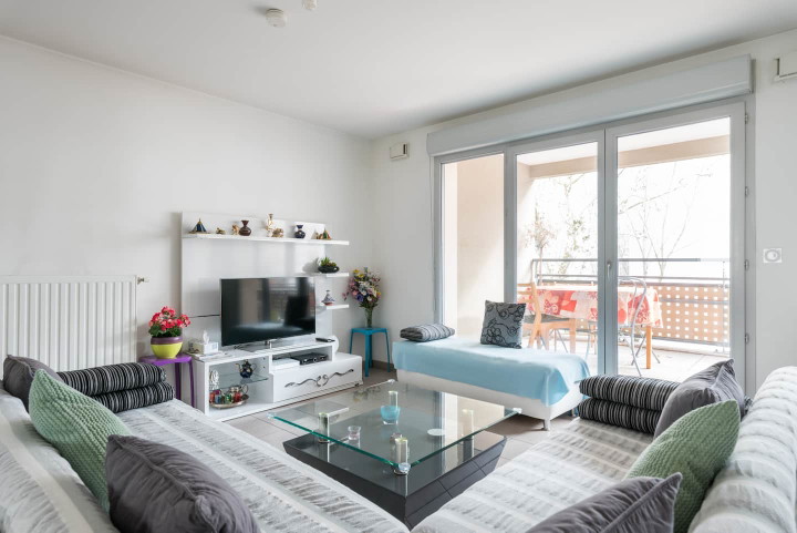 Appartement Lumineux De 2 Chambres Avec Parking Privé - Saint-Priest
