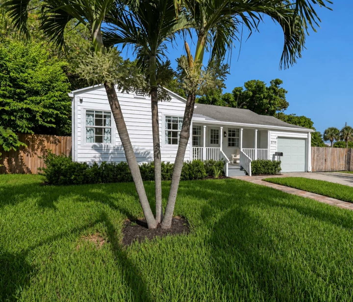 Coastal Retreat! Private Yard + Bbq, 1 Mi To Beach - West Palm Beach, FL