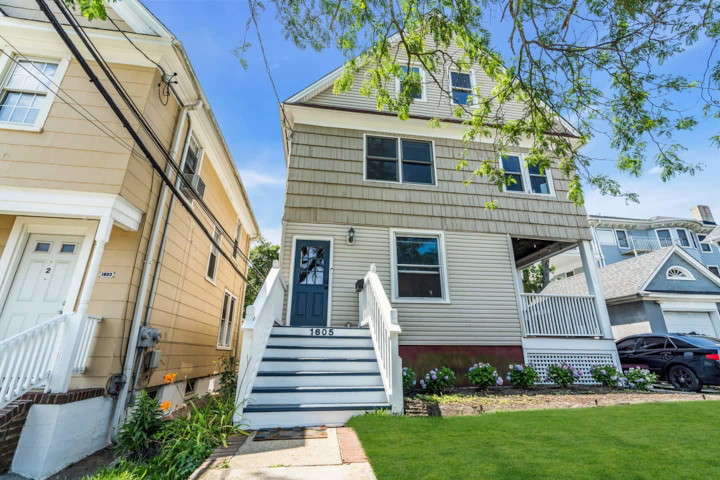 Walk To Beach | Parking | Sleeps 10 - Asbury Park, NJ