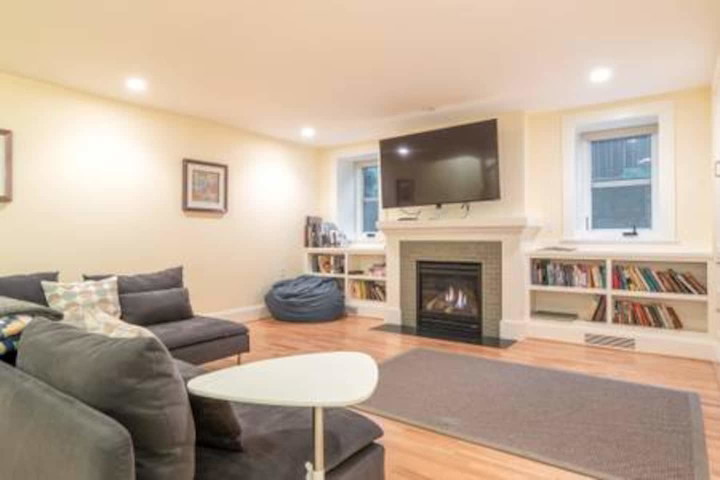 Beautiful Remodeled Apartment - Portland, OR