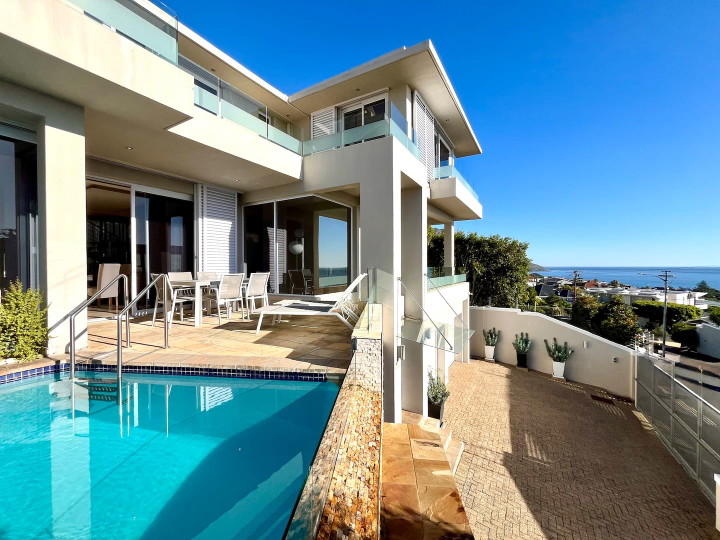 Spacious 5 Bedroom Villa | Pool, Views & Parking - Camps Bay
