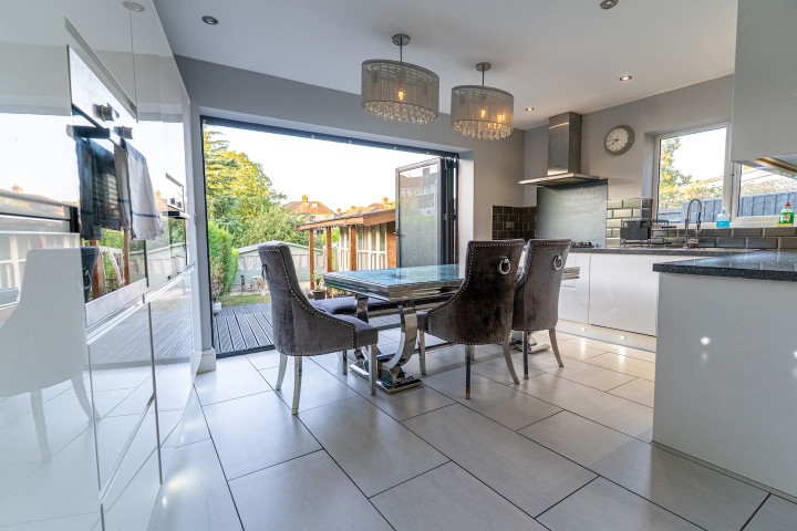 Stunning 4 Bed-house Sleeps 8. Parking For 3 Cars. - Oxford