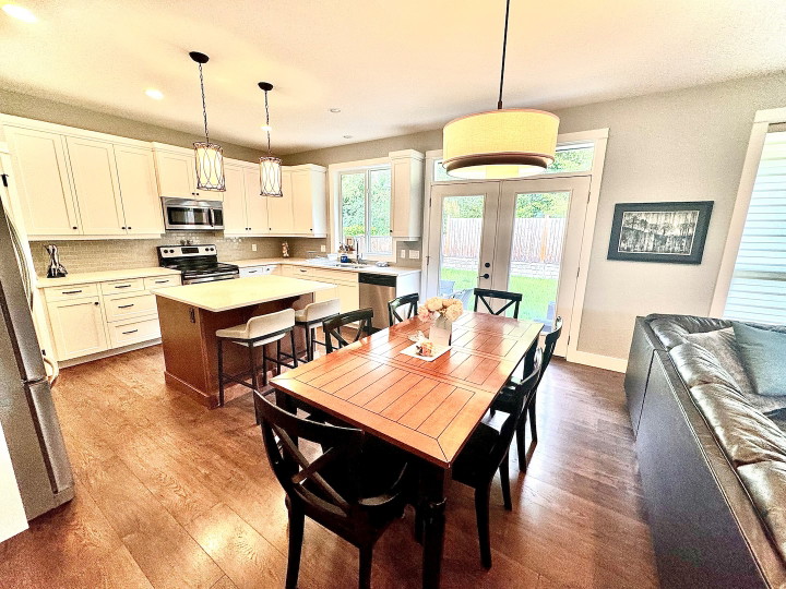 Maplewood Retreat | Open Floor Plan  | 4 Bedroom - Salmon Arm