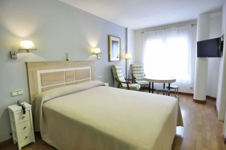Studios A Stone's Throw From The Aqueduct, Family Studio - Segovia