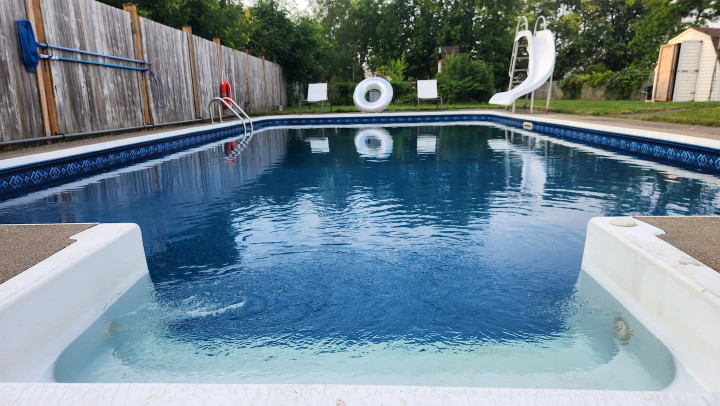 Niagara Farmhouse Cottage With Attic & Heated Pool - 