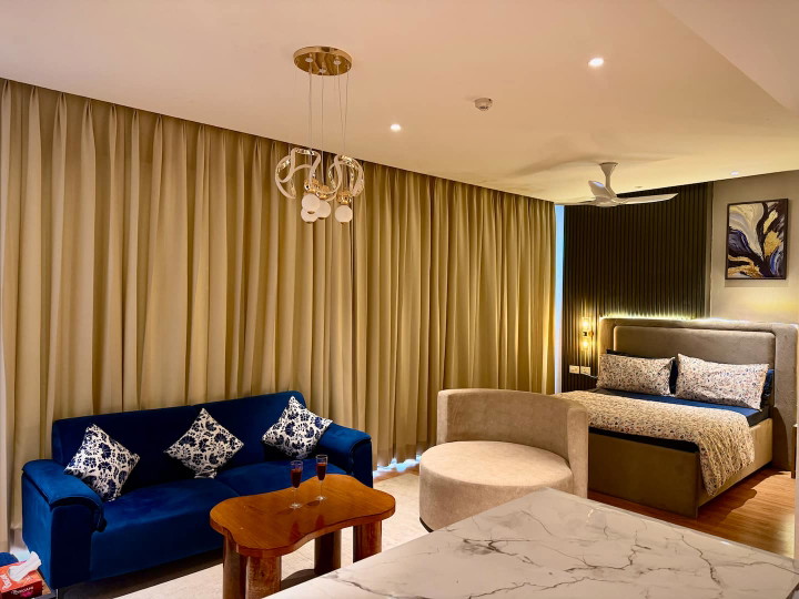 City Lights Studio Escape | Infinity Swimming Pool - Gurugram