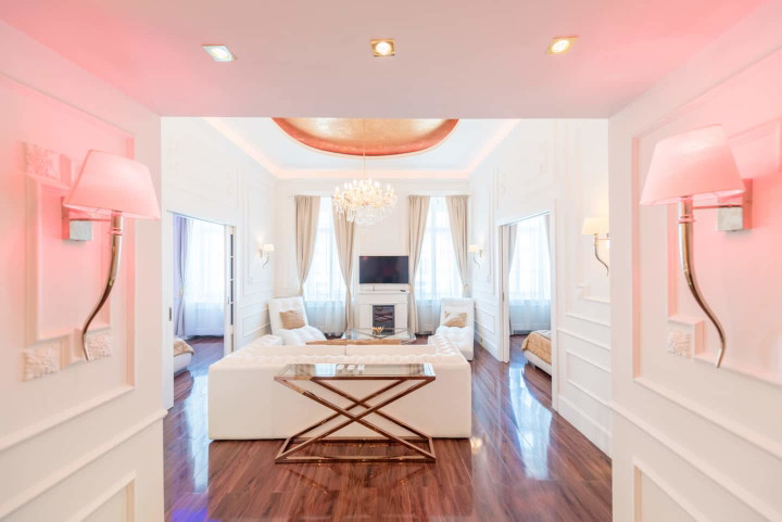 King Street Glam | 2br | Gymspa & Free Parking - Budapest