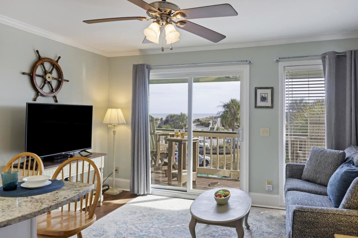 Cozy Oceanfront Sea Cabin On Front Beach - Mount Pleasant, SC