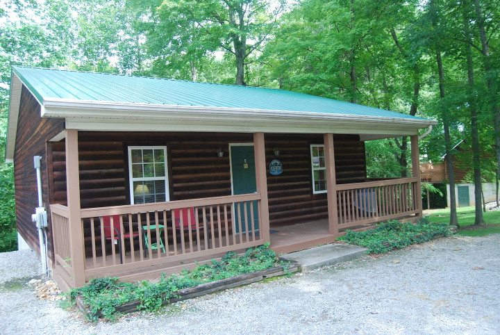"Beary" Cute Hot Tub Cabin @ Lakepointe Resort - Kentucky
