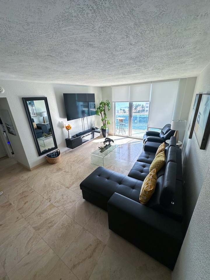 Luxury Beachfront Apartment - Hollywood, FL