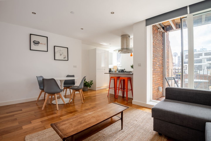 Modern 2br East London Flat With Balcony Near Tube - London