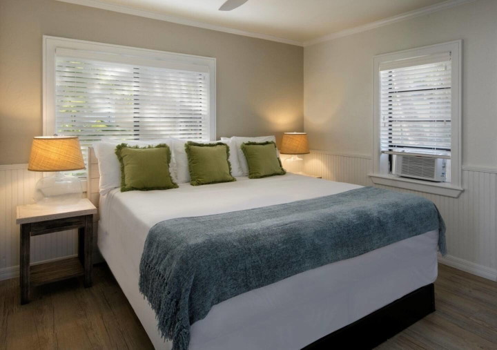 2 Bedroom Oceanfront Suite W/kitchenette & Pool - Islamorada, FL