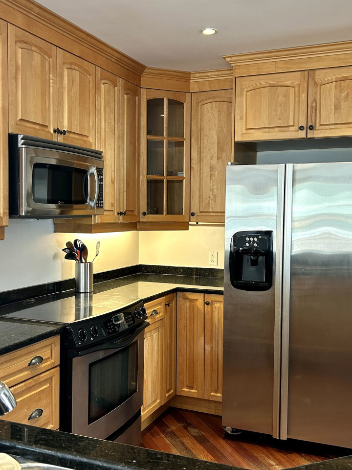 2 Bdr Executive Condo Across From Public Gardens - Halifax, Canada
