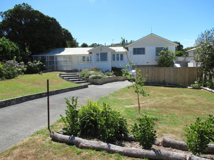 Beautiful Home 5 Minutes To Beach - Porirua