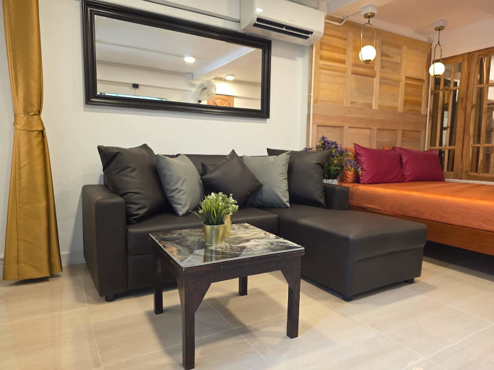Cloud No 1 | Renovated Duplex With Office - Bangkok