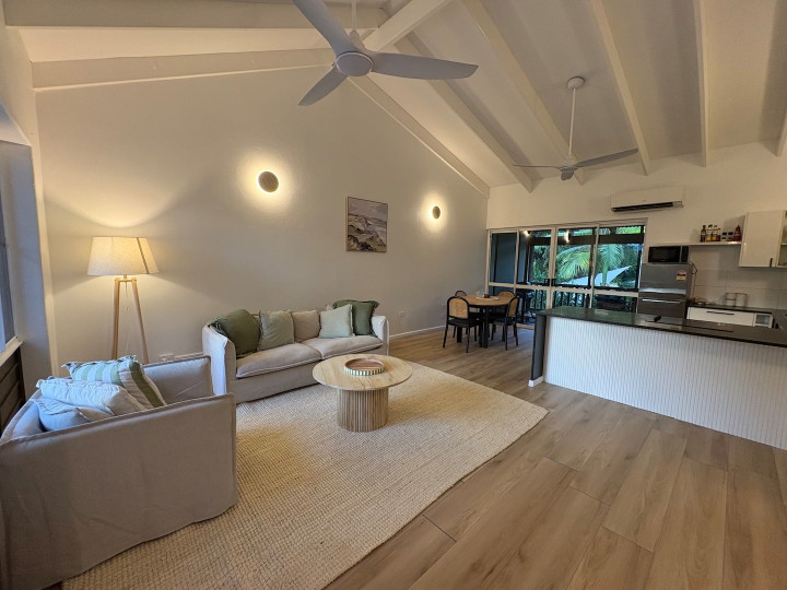 Stylish Tropical Villa With Lagoon Pool - Port Douglas