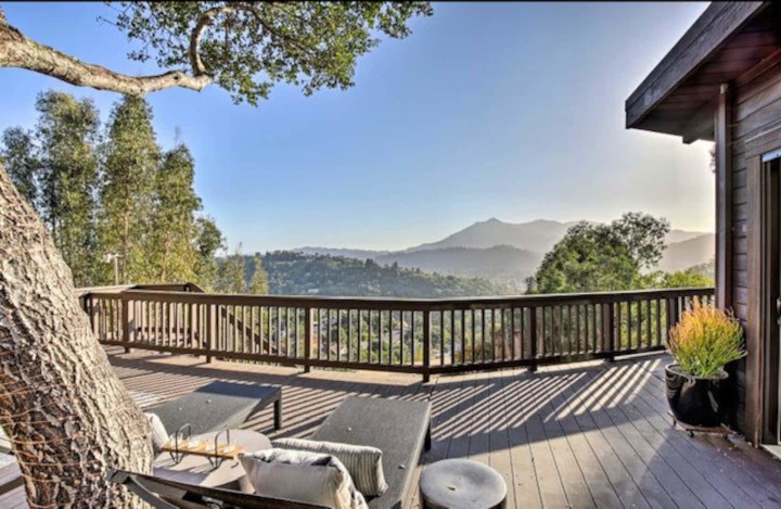 Scenic Sequoia: A Chic California Hillside Retreat - Fairfax, CA