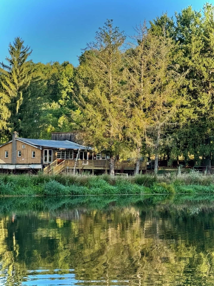 Peaceful Pines Lodge, Hot Tub, Wi-fi, Pets, Stalls - Cambridge, OH