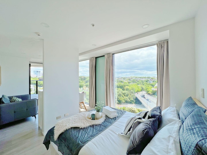 Well-priced Cbd Studio With Lovely Outlook - Auckland