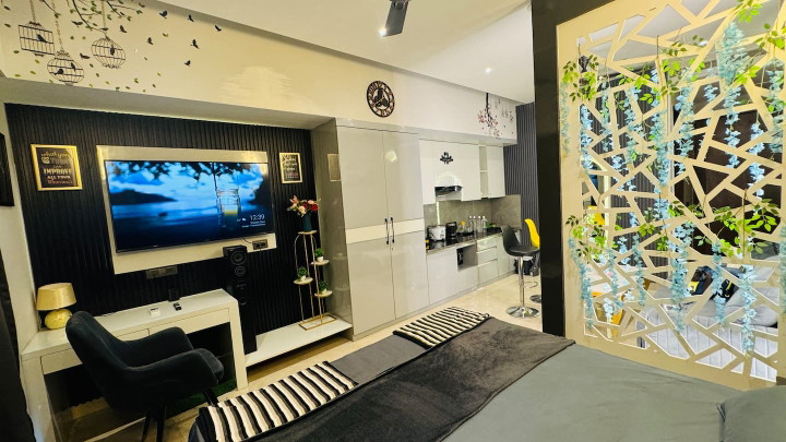 Leo's Den 09 - Noida