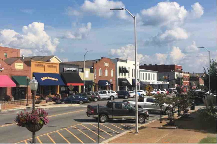 Classic Loft In Downtown Auburn, Alabama - Auburn, AL